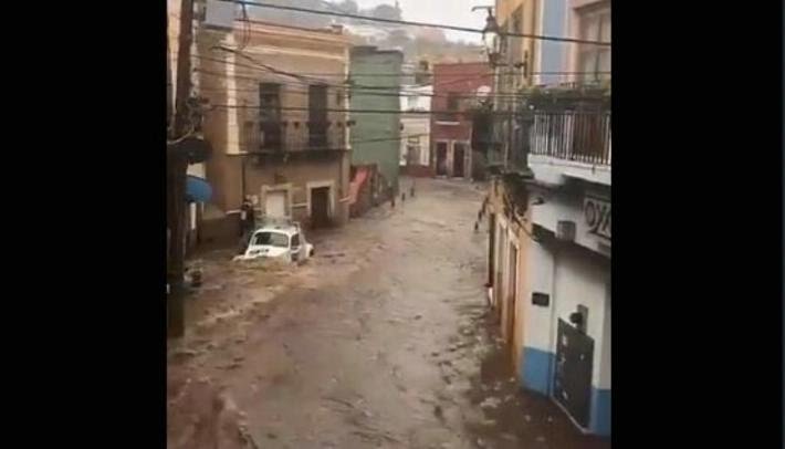 Presa se desborda e inunda Guanajuato | Reporte18